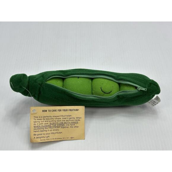 Toys | Vintage Fruitkin Sweet Pea Sarang Toys 1978 Pea Pod Peas In A ...